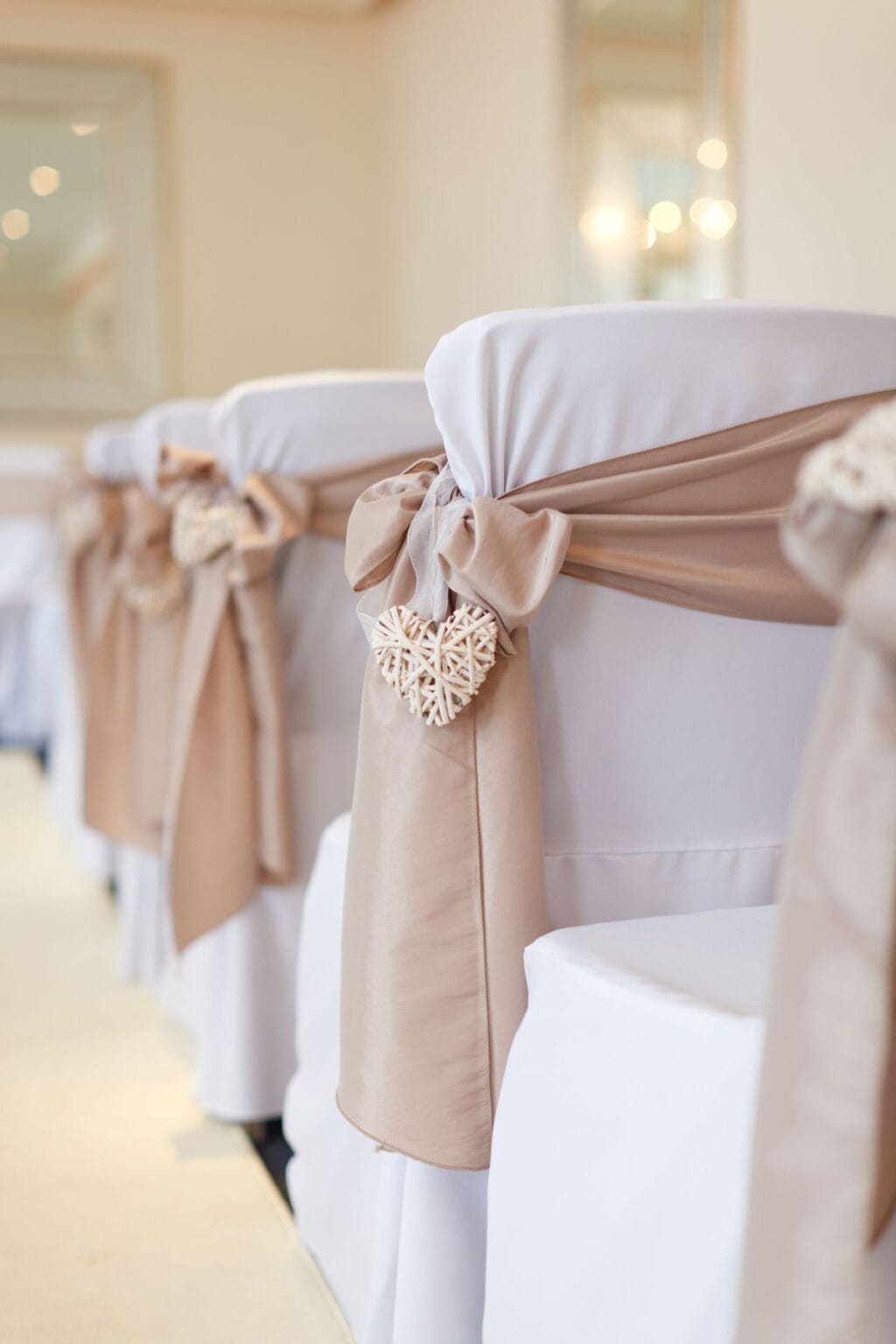 20 Neutral Wedding Ceremony Décor Ideas - LADY WEDDINGS