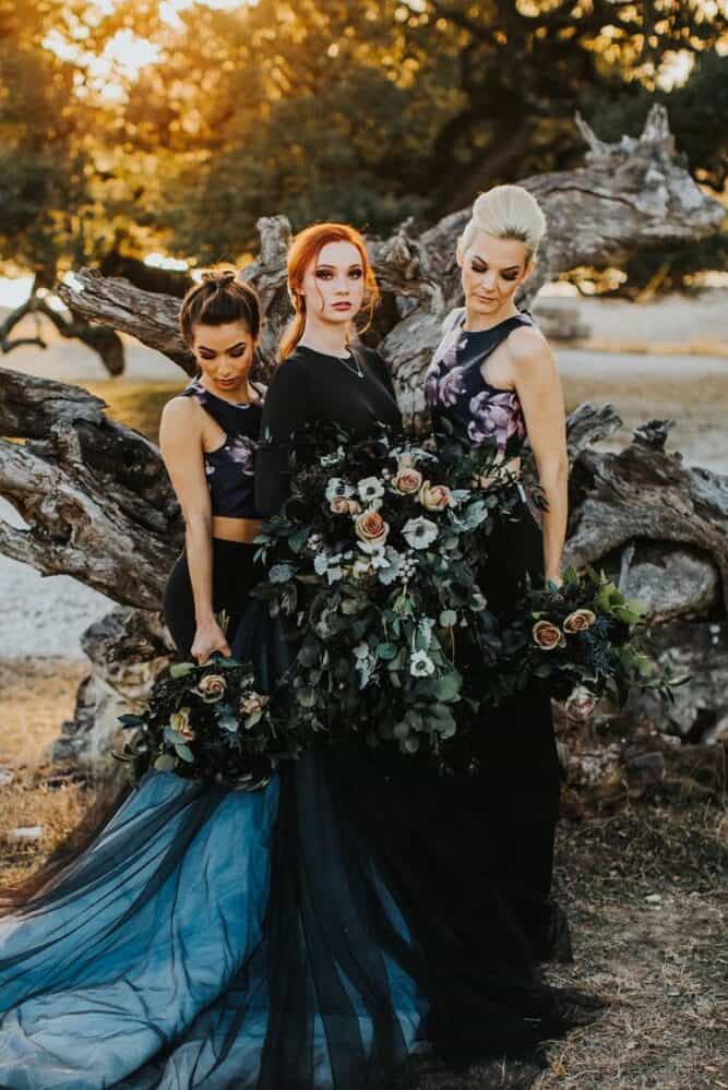 24 Dark and Moody Wedding Ideas - LADY WEDDINGS